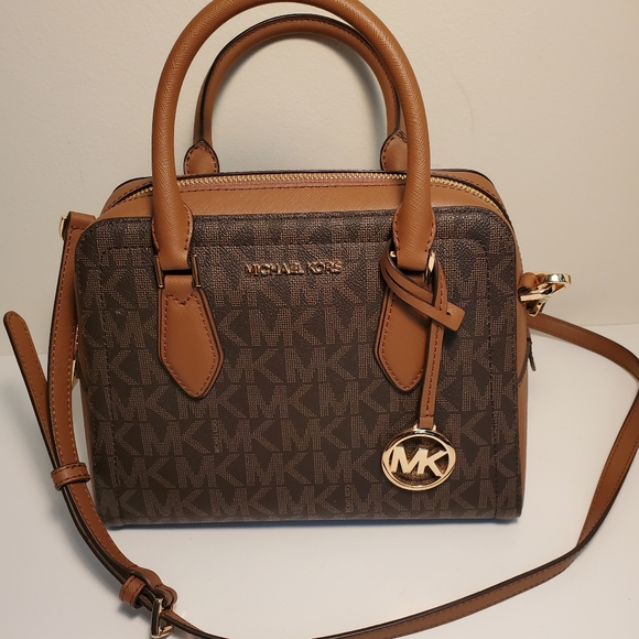 Michael Kors Collection | Bags | Michael Kors Crossbody Handbag | Poshmark